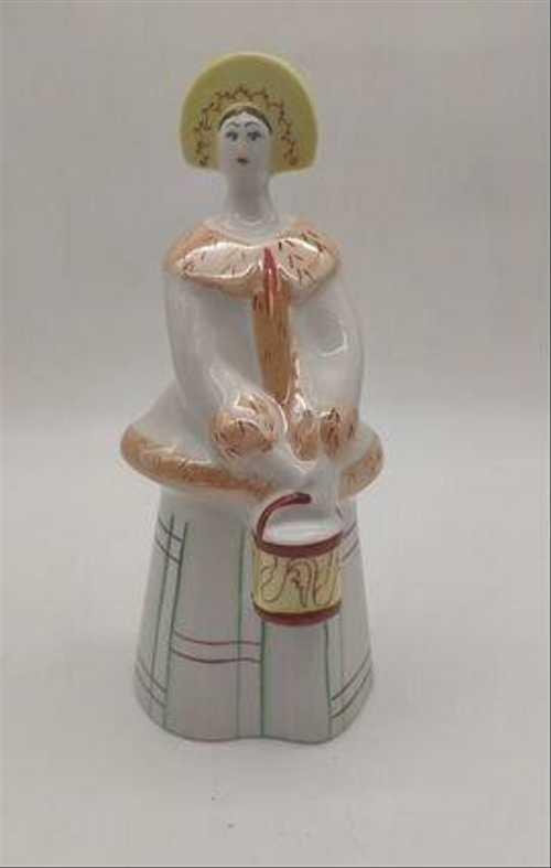 Фарфоровая статуэтка "Девушка Барышня в кокошнике