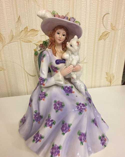 Фарфоровая статуэтка дама с котом