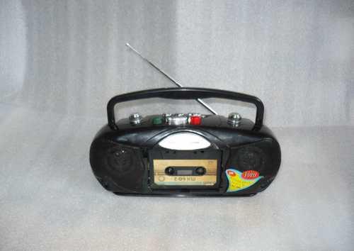 Горластый аудиоплеер с FM радио и Li аккумулятором