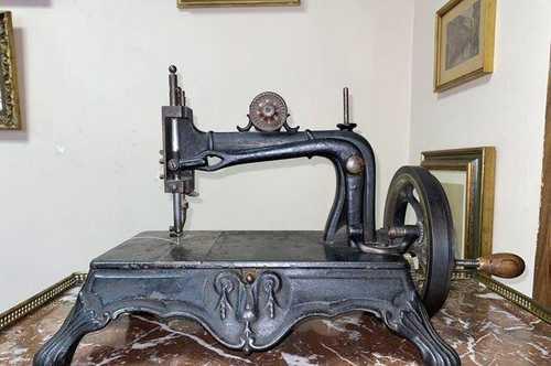 Антикварная швейная машина