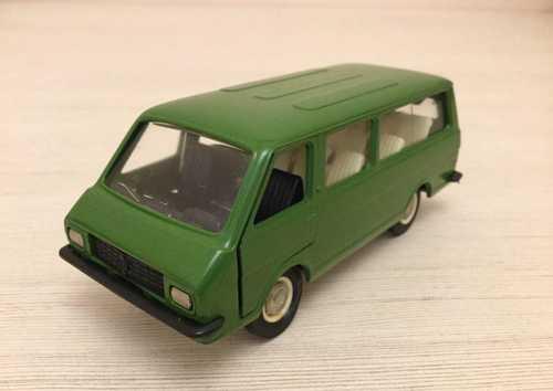 Модель СССР. раф 2203 А18