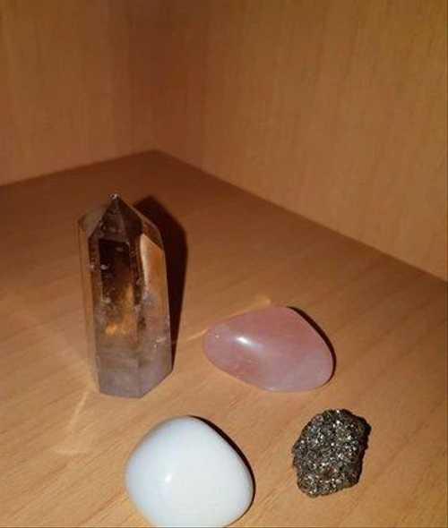 Натуральные камни; раухтопаз, кварц, опал, пирит