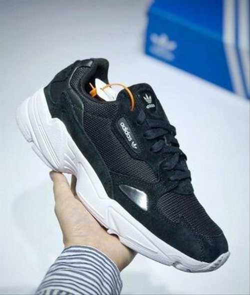 Adidas Falcon W