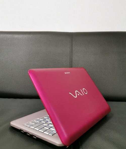 Розовый нетбук Sony Vaio 10.1" Intel