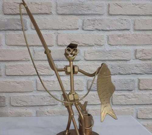 Металлическая статуэтка "Рыбак"