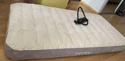 Односпальный надувной матрас Intex с насосом
