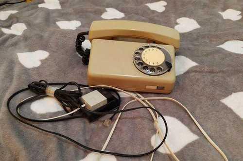 Старый домашний советский телефон СССР