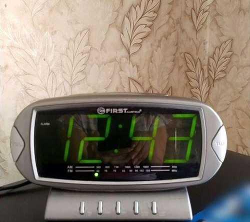 Электронные часы будильник