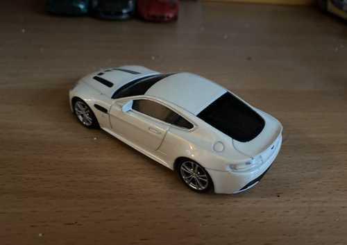 Aston Martin v12 vantage 1:43 welly