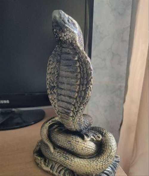Статуэтка змея кобра