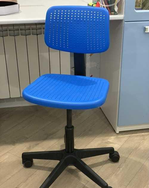 Стул школьника IKEA (синий, красный)