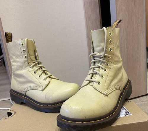 Dr.Martens 1460 pastel yellow