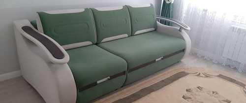 Стильнй диван с атоманкой