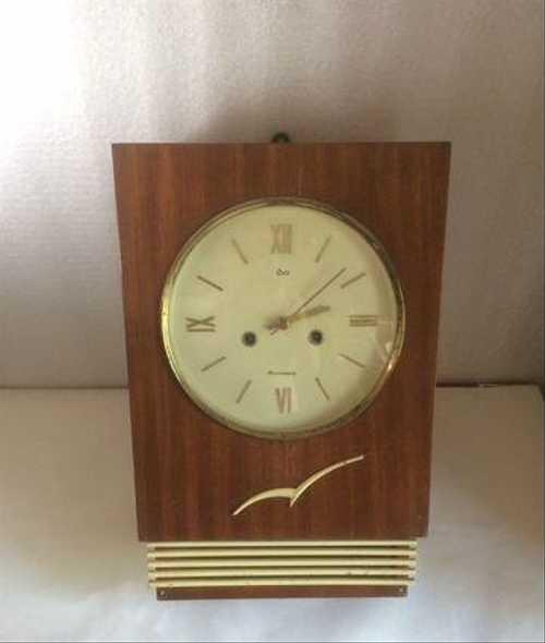 Часы настенные с маятником СССР с боем очз янтарь