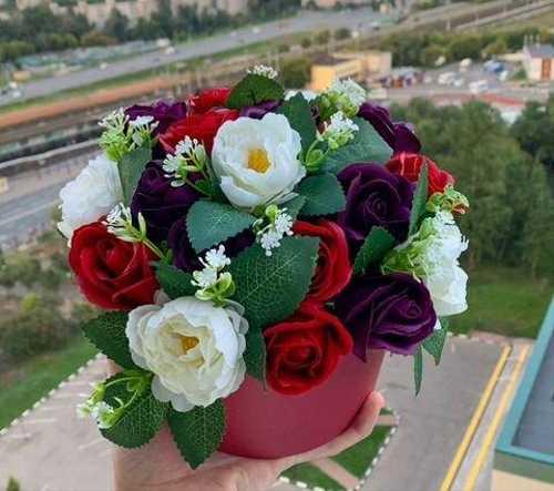 Букет цветов мыльные розы и пионы