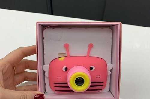 Детский фотоаппарат розовый чехол пчелка