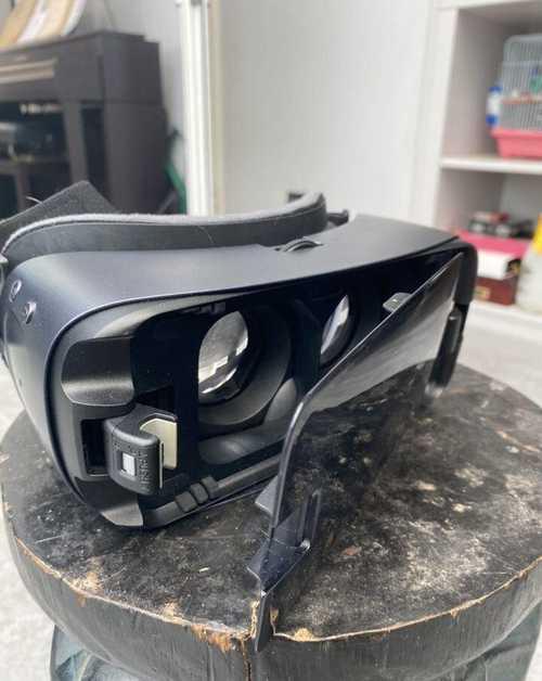 Очки виртуальной реальности Samsung Gear VR with c