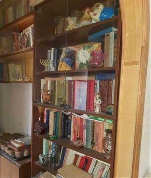 Книжные шкафы и серванты