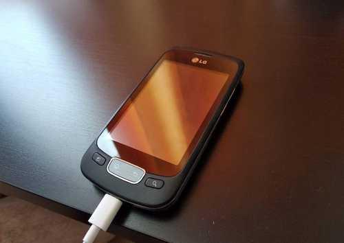 Телефон LG P500