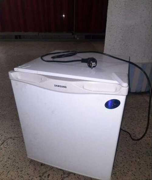 Холодильник минибар Samsung