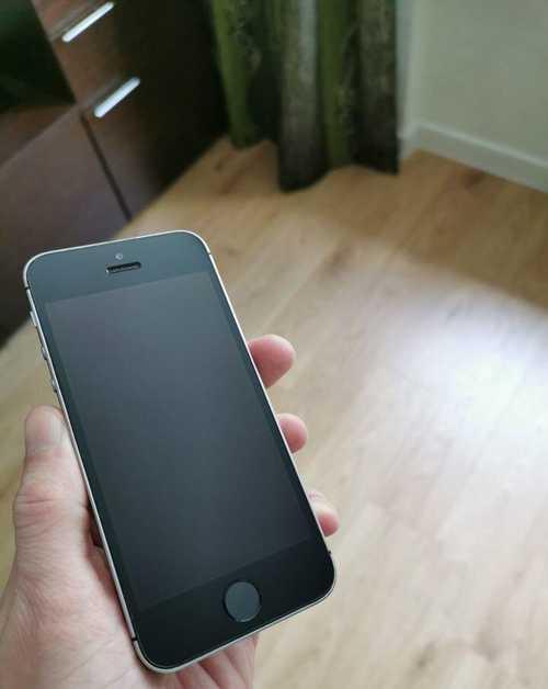 iPhone SE 32 Grey