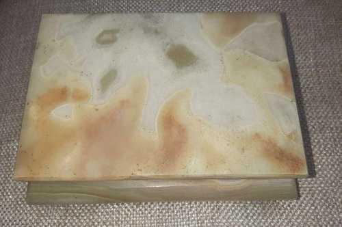 Шкатулка из камня. Оникс