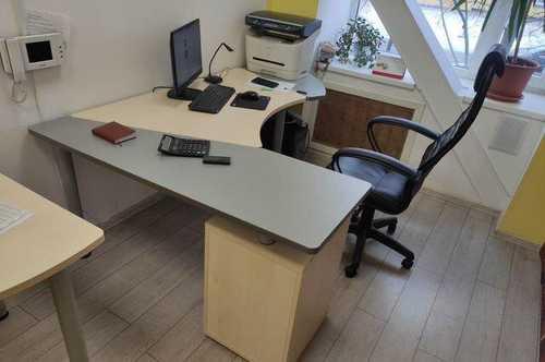 Офисные столы светлые 2 шт