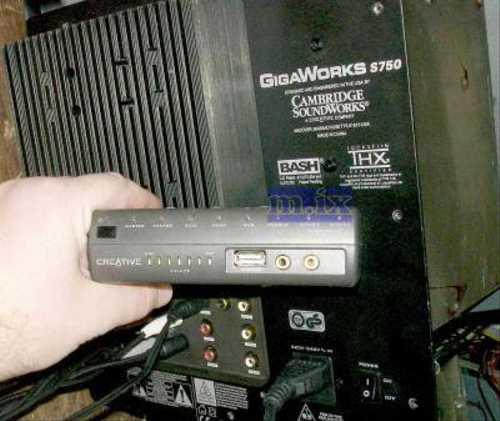 Сабвуферу creative GigaWorks s750 Пульт