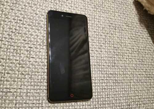 Телефон ZTE nubia