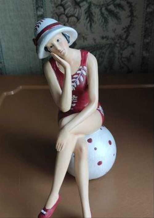Стильная винтажная статуэтка девушка В шляпке И К
