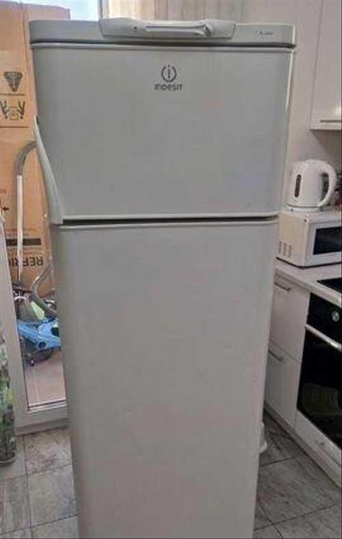 Б/у Холодильник Indesit RA32G.015