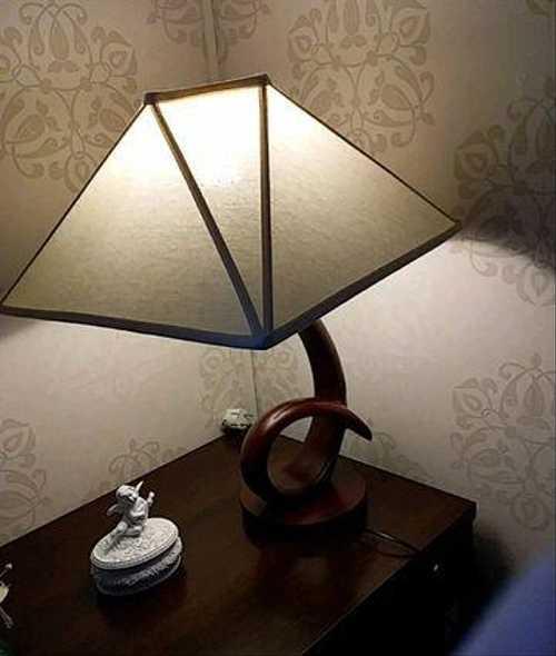 Лампа настольная
