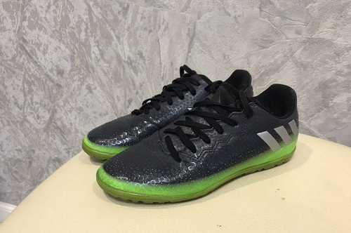 Футбольные бутсы adidas