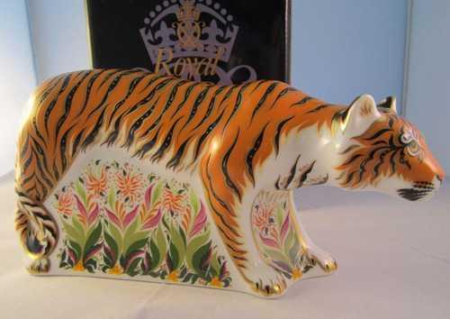 Royal Crown Derby Тигрица из фарфора
