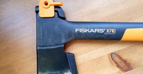 Топор Fiskars