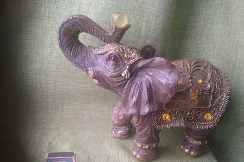 Статуэтка "Слон с шаром"