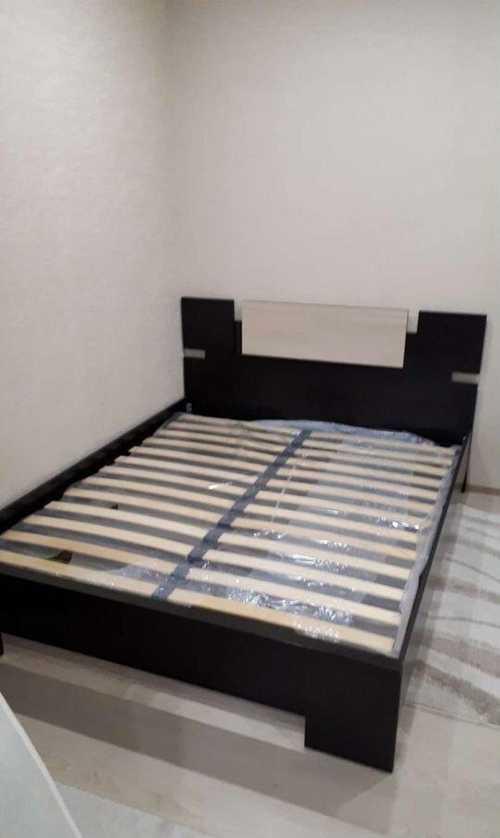 Кровать двуспальная 160200