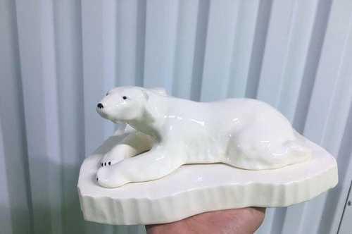 Медведь на льдине большая фарфоровая статуэтка