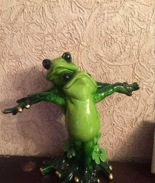 Фарфоровые статуэтка лягушки