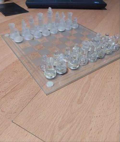 Продаются стеклянные шахматы