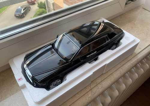 1/18 Kyosho Rolls-Royce Phantom (EWB)