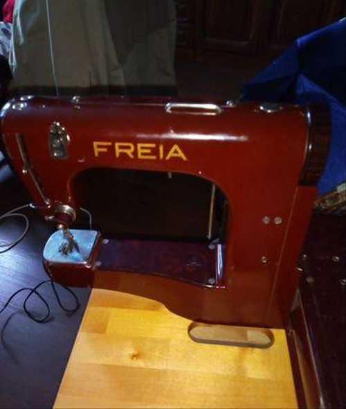 Ручная портативная швейная машина Freia (Германия)