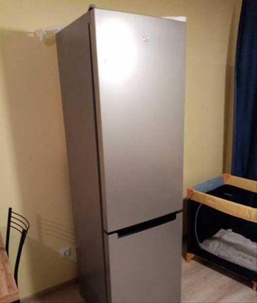 Холодильник Indesit DS 4200