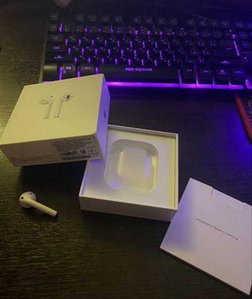 Правый наушник AirPods (1st gen)