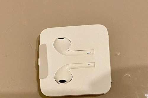 Наушники Apple EarPods - Lightning Connector