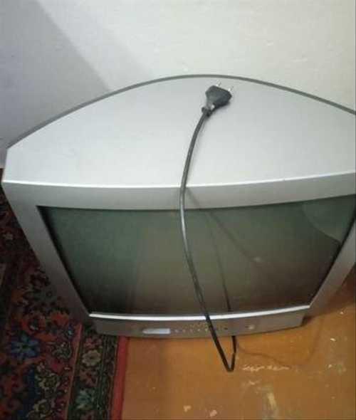 2 телевизора и игровая мышка