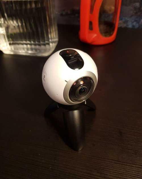 3D видеокамера SAMSUNG Gear 360 SM-C200