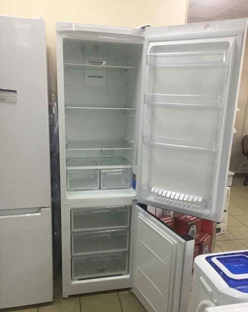 Холодильник индезит df5200w. Холодильник Индезит 5200w.