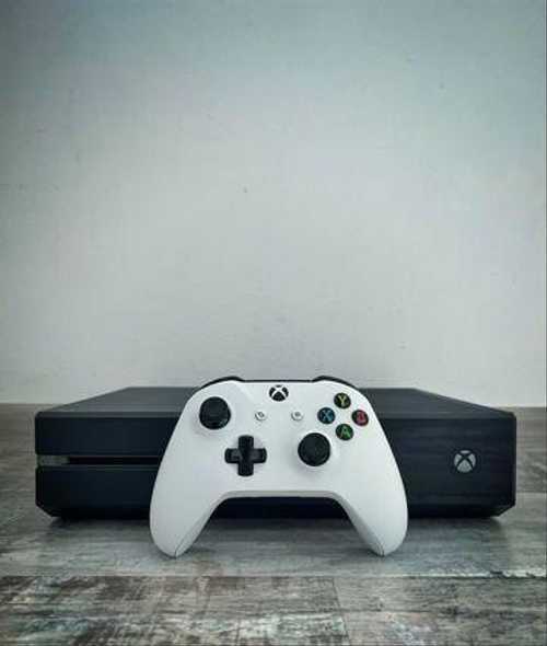 Xbox One (ориг, 500Гб), Геймпад (аккум), 2 игры