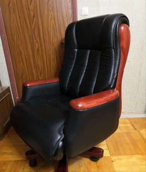 Кожаное компьютерное кресло руководителя